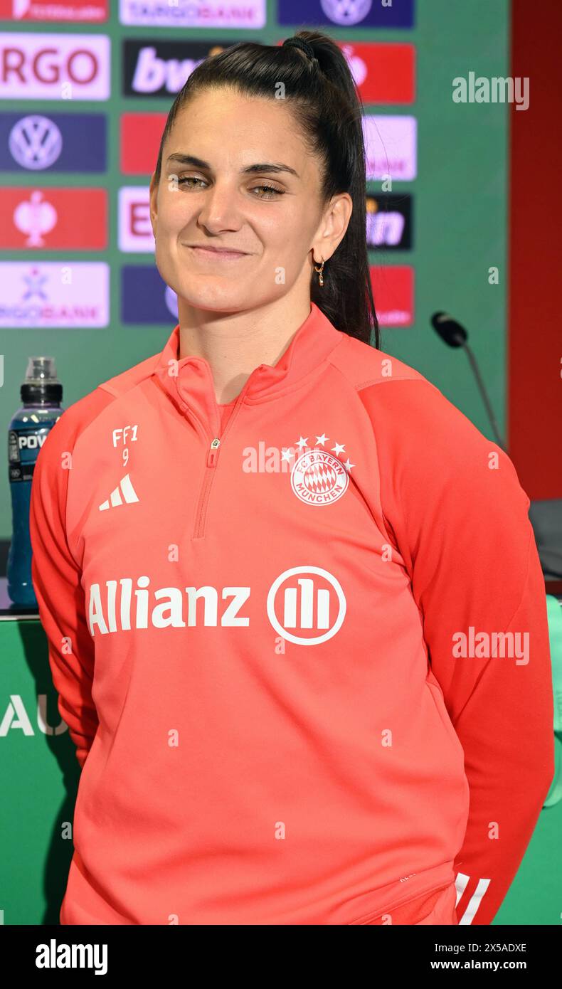 Fussball Spielerin Jovana Damnjanovic Spielerin FC Bayern München bei ...