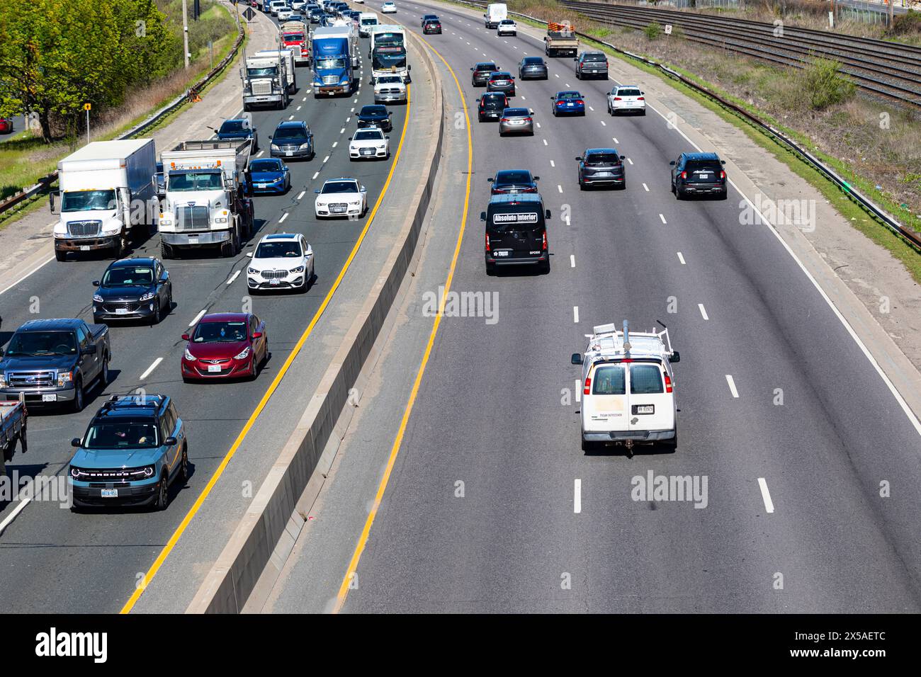 Gardiner toronto rush hour hi-res stock photography and images - Alamy