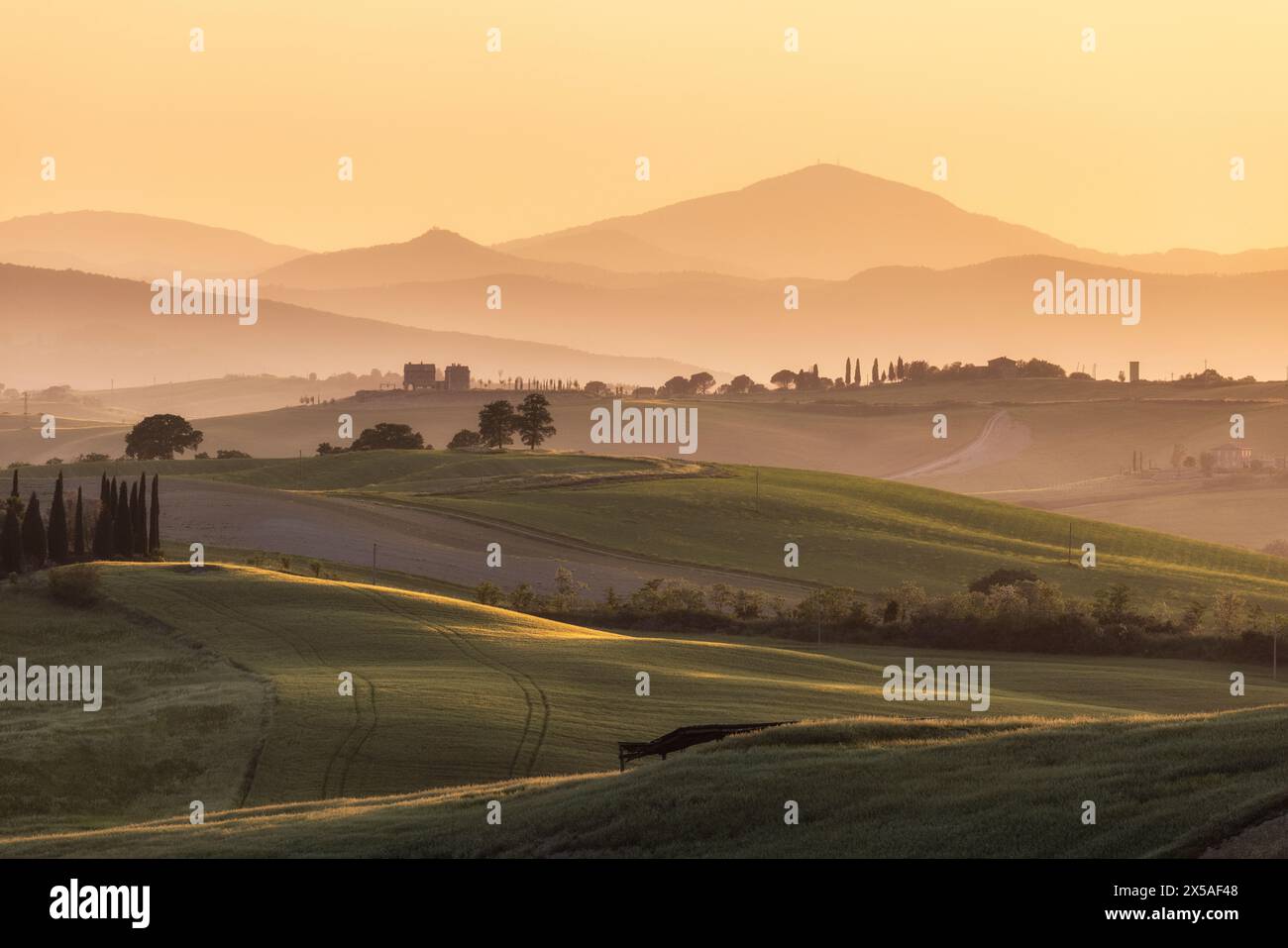 Val d'orcia tuscan sunset hi-res stock photography and images - Alamy