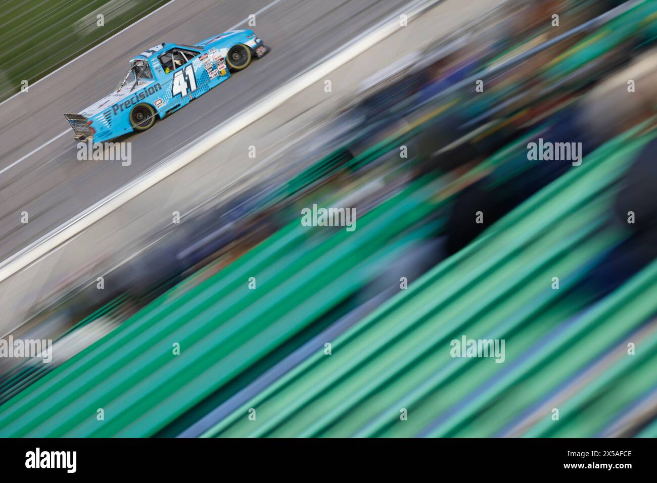 Kansas City, Ks, USA. 4th May, 2024. Bayley Currey races for the Heart ...