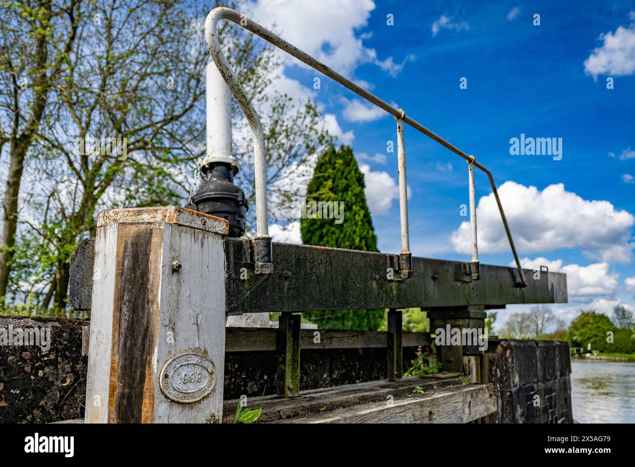 Grand Union Canal Main Line, Calcutt Locks – A narrowboat owner closing ...