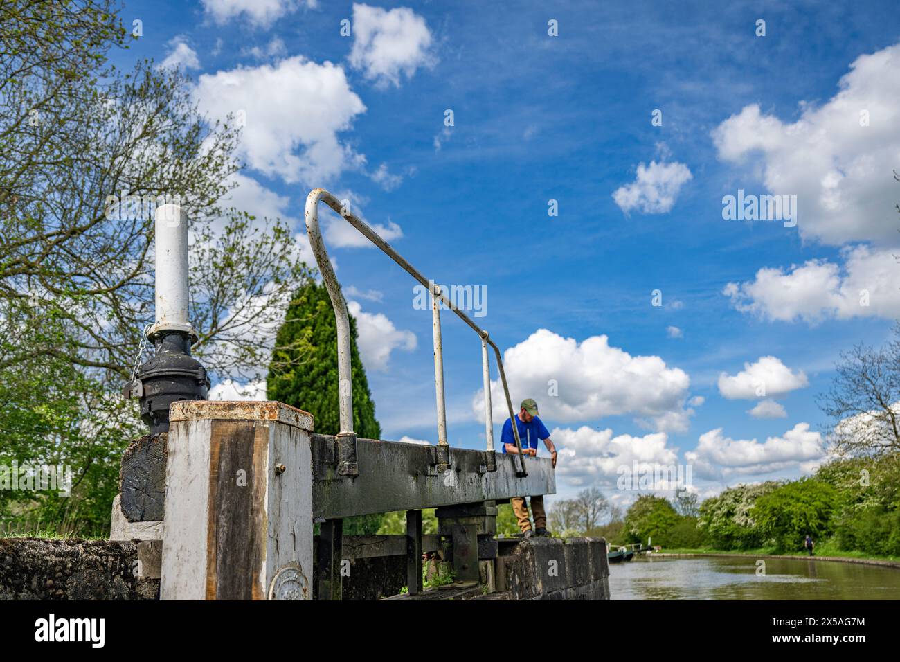 Grand Union Canal Main Line, Calcutt Locks – A narrowboat owner closing ...