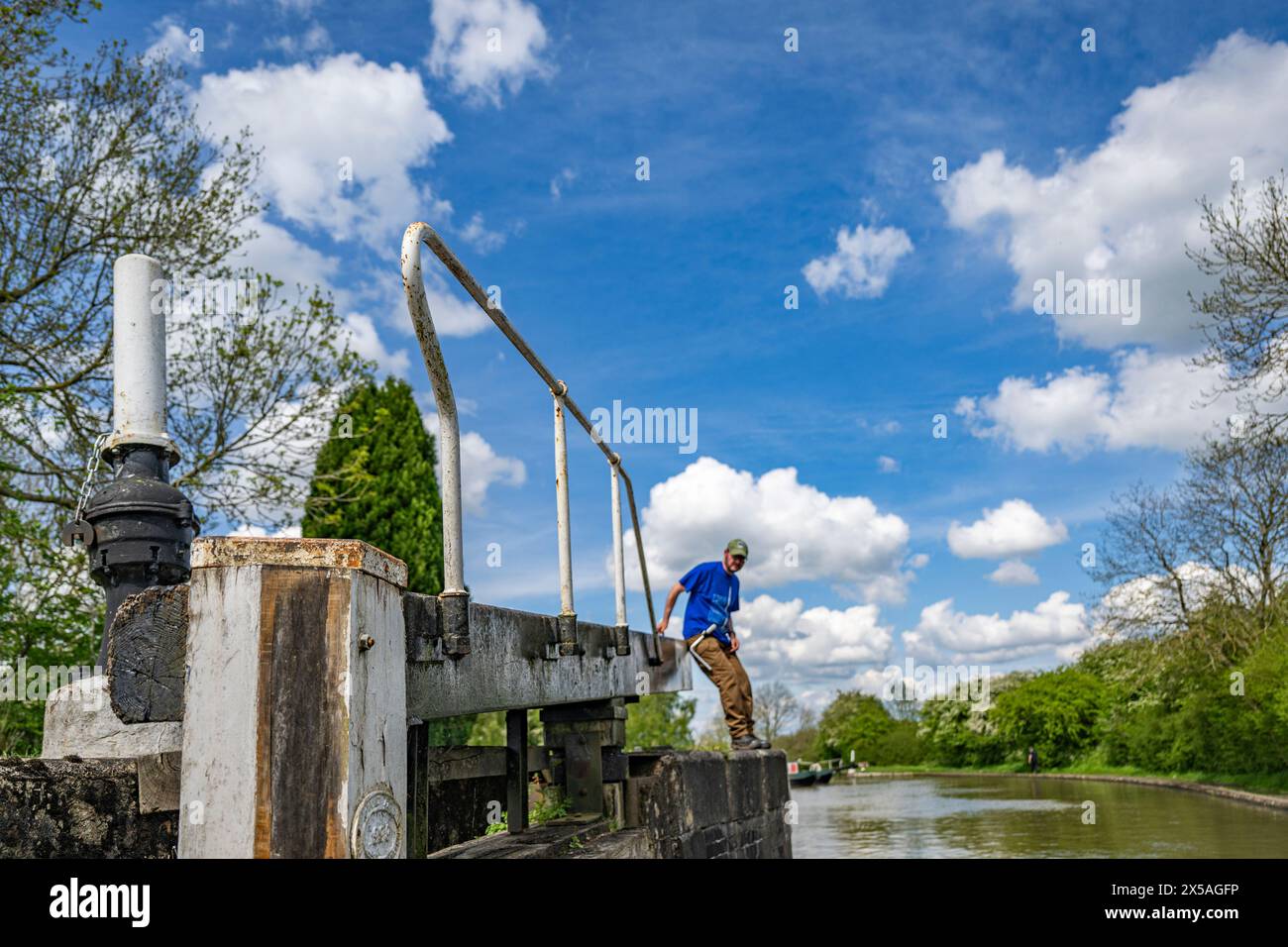 Grand Union Canal Main Line, Calcutt Locks – A narrowboat owner closing ...