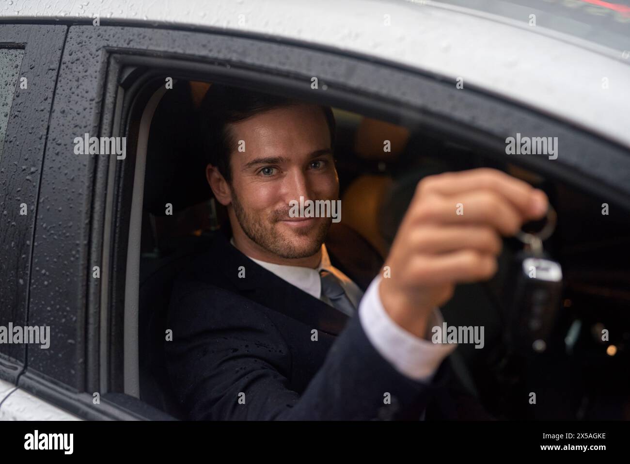 Face outside car window hi-res stock photography and images - Alamy