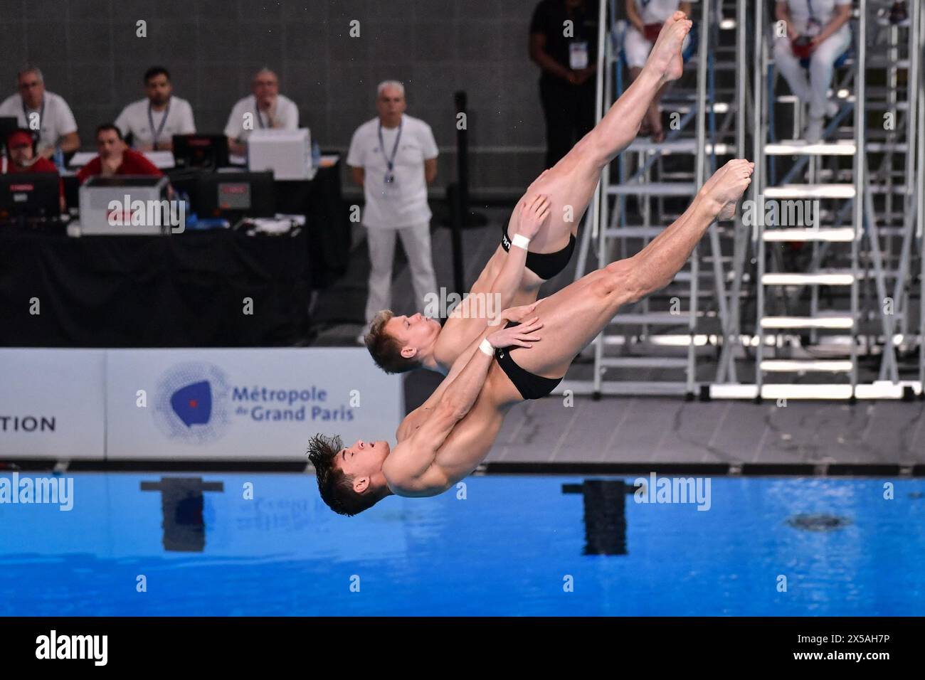 Tyler Downs and Greg Duncan compete during the International Diving ...