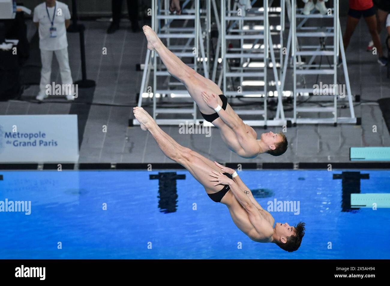 Tyler Downs and Greg Duncan compete during the International Diving ...