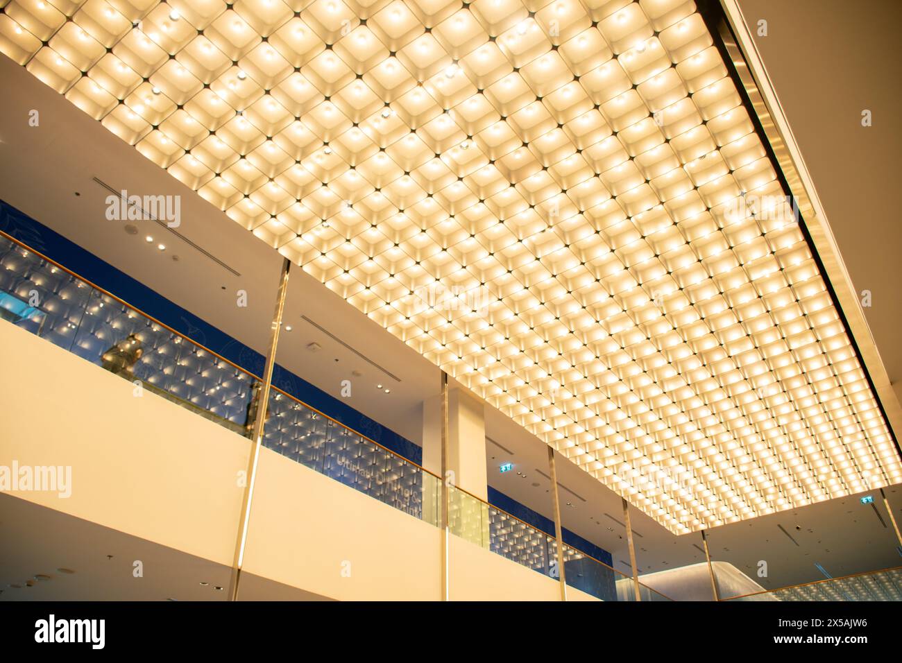Ornate lighting hi-res stock photography and images - Alamy