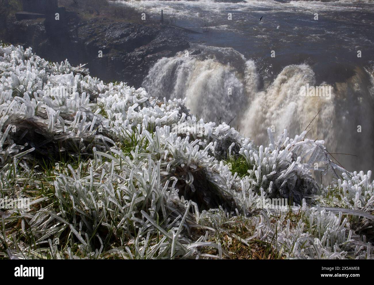 Winter view of the Patterson Great Falls in New Jersey Stock Photo - Alamy
