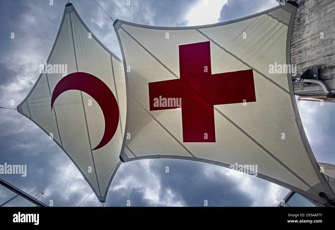 Das rote Kreuz und der rote Halbmond sind die Symbole des Internationalen Komitee des roten ...