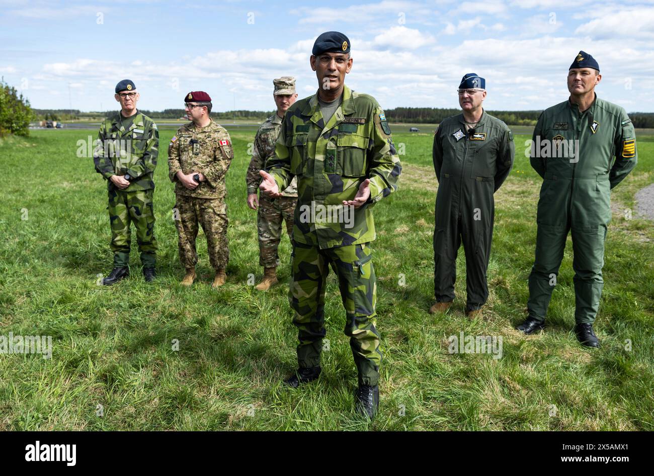 Press conference, here Major General Michael Cherinet, Swedish Armed ...