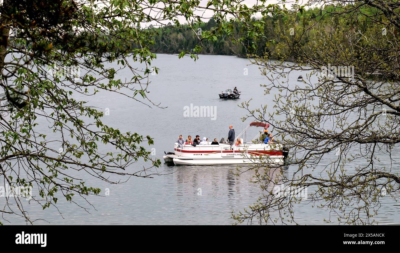 Pontoon boat clearwater hi-res stock photography and images - Alamy