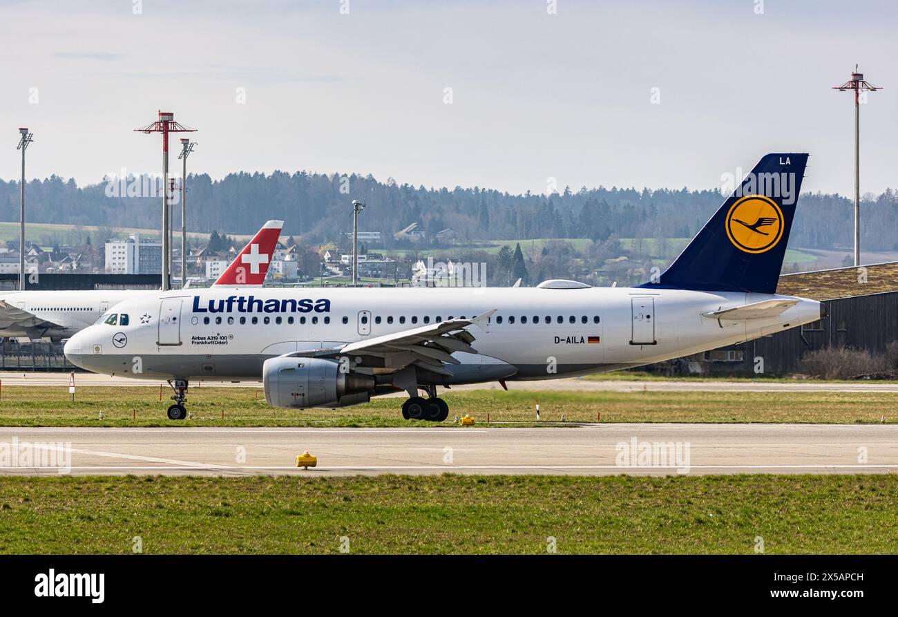 A Lufthansa Airbus A319-114 taxis to the terminal after landing at ...