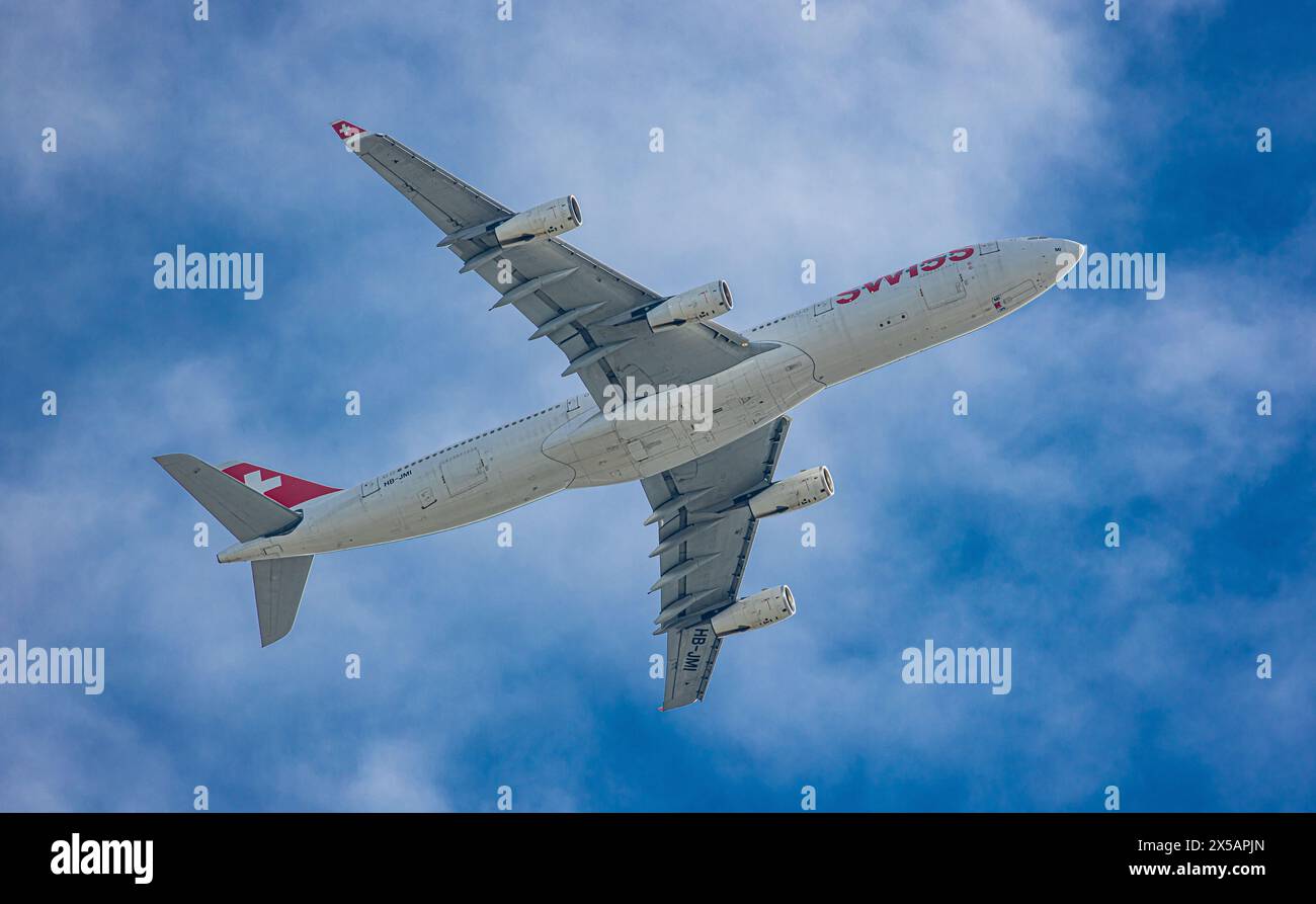 An Airbus A340-313X of Swiss International Airlines flies over Zurich ...