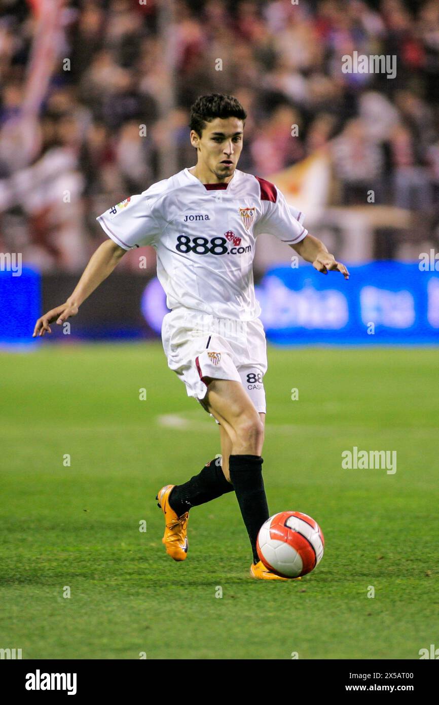 Jesus Navas showcases his ball-handling skills in a 2008 La Liga match ...