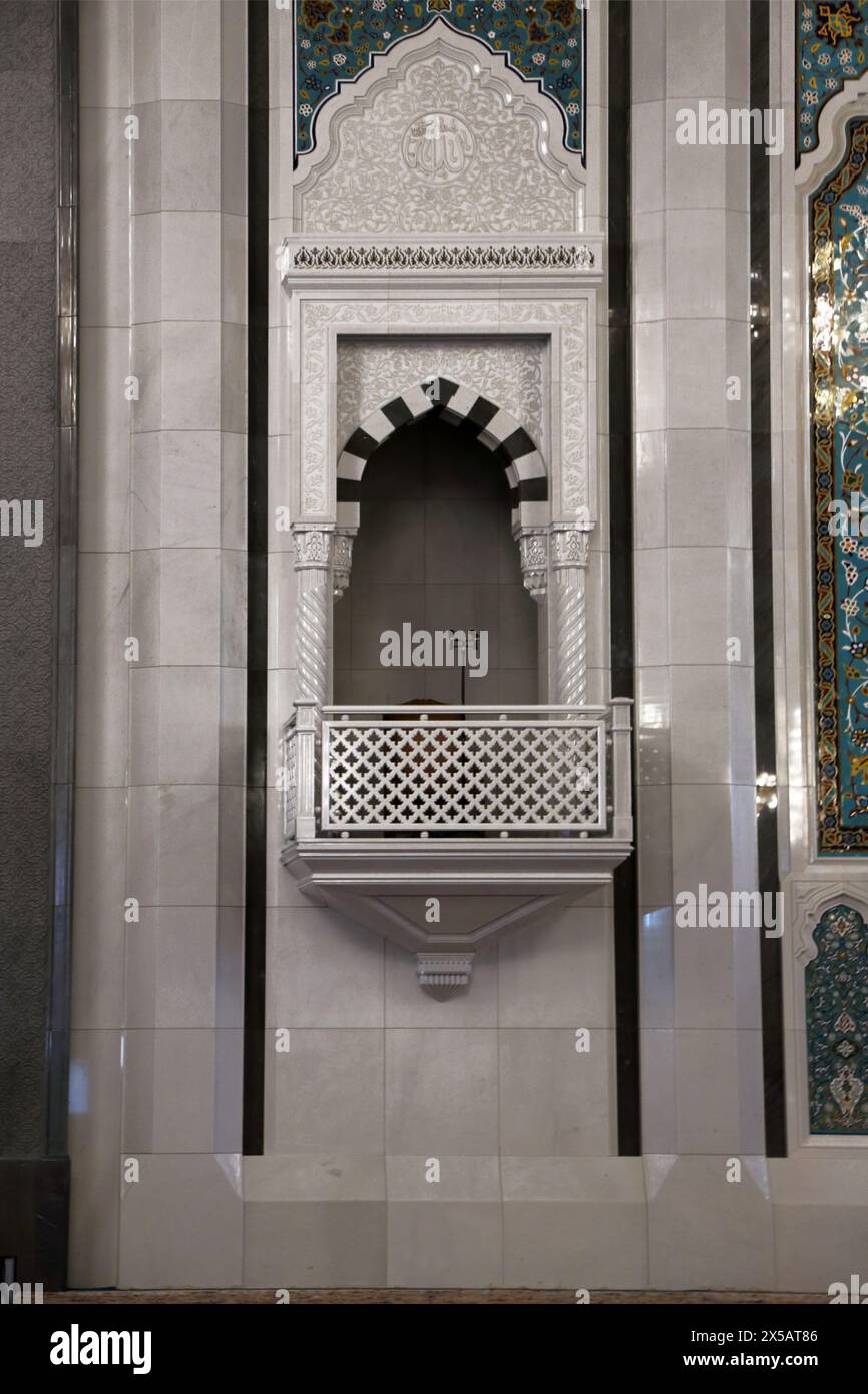 Sultan Qaboos Grand Mosque Minbar in Main Prayer Hall Muscat Oman Stock ...