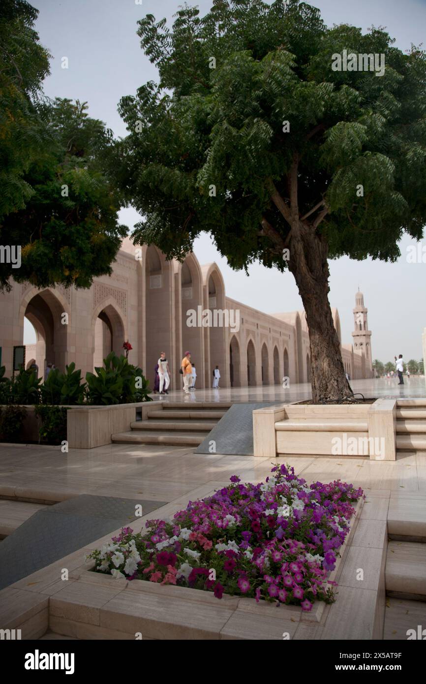 minaret and riwaq sultan qaboos grand mosque muscat oman middle east ...