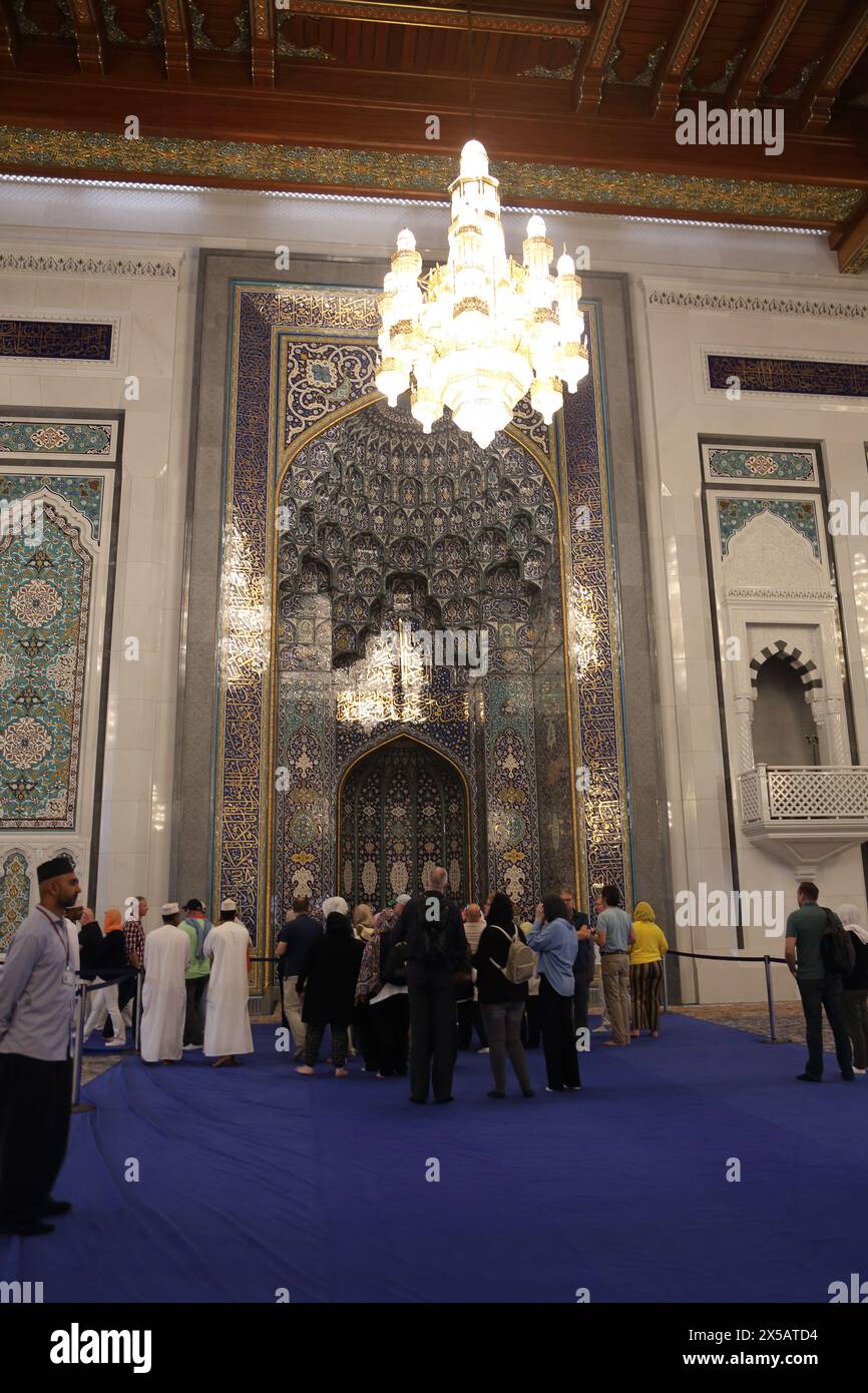 Sultan qaboos grand mosque carpet hi-res stock photography and images ...