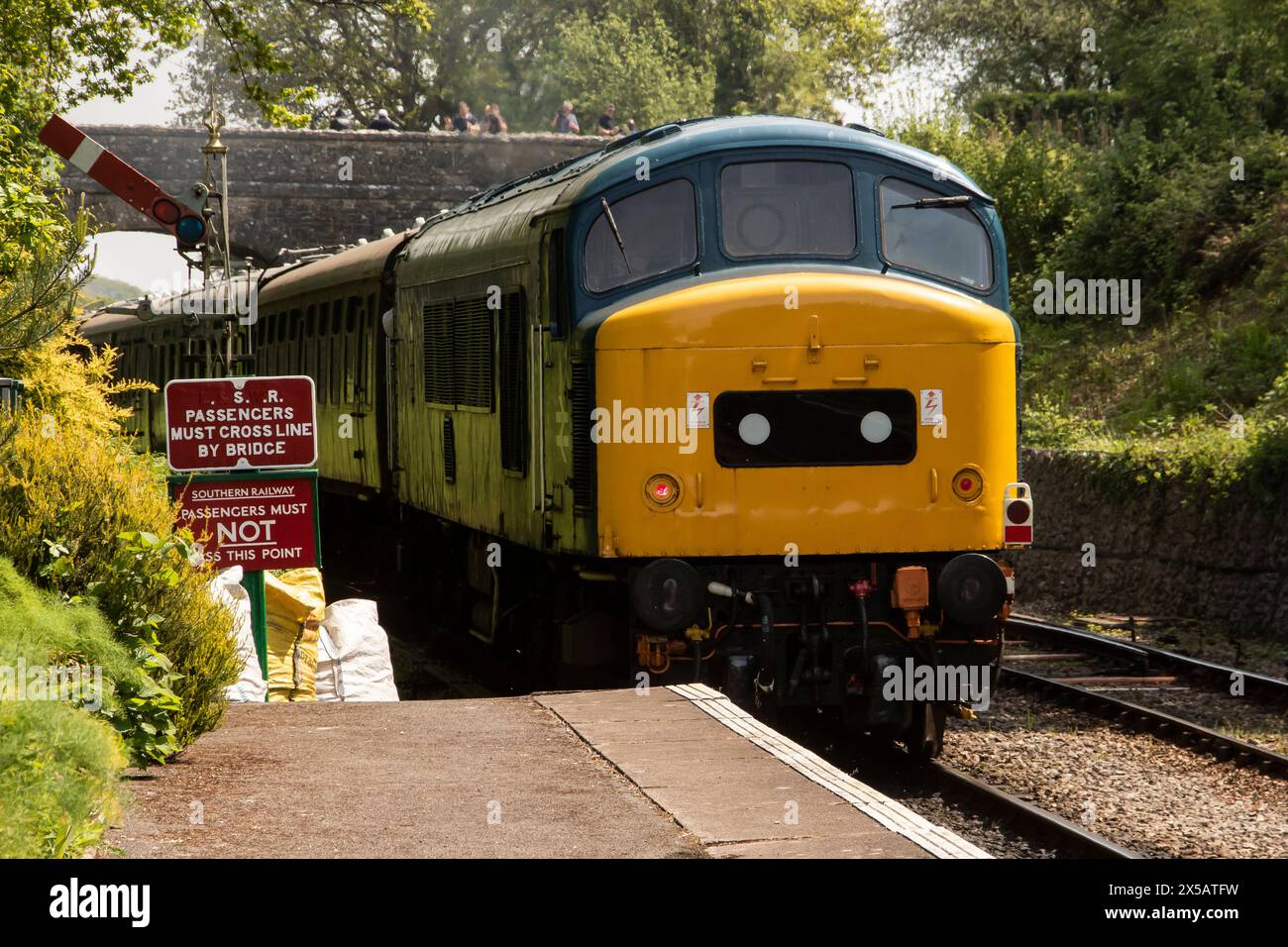Class 33 crompton locomotives hi-res stock photography and images - Alamy