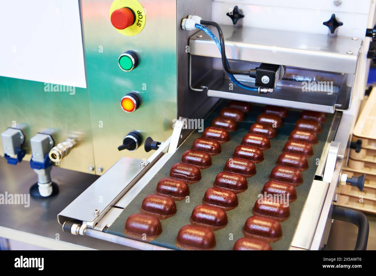 Production of industrial confectionery on conveyor Stock Photo - Alamy
