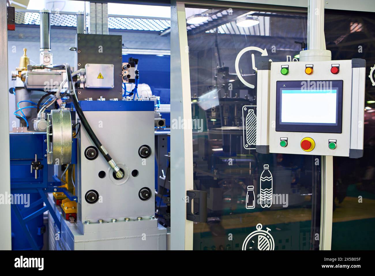 Semi-automatic blow molding machine for the production of plastic ...