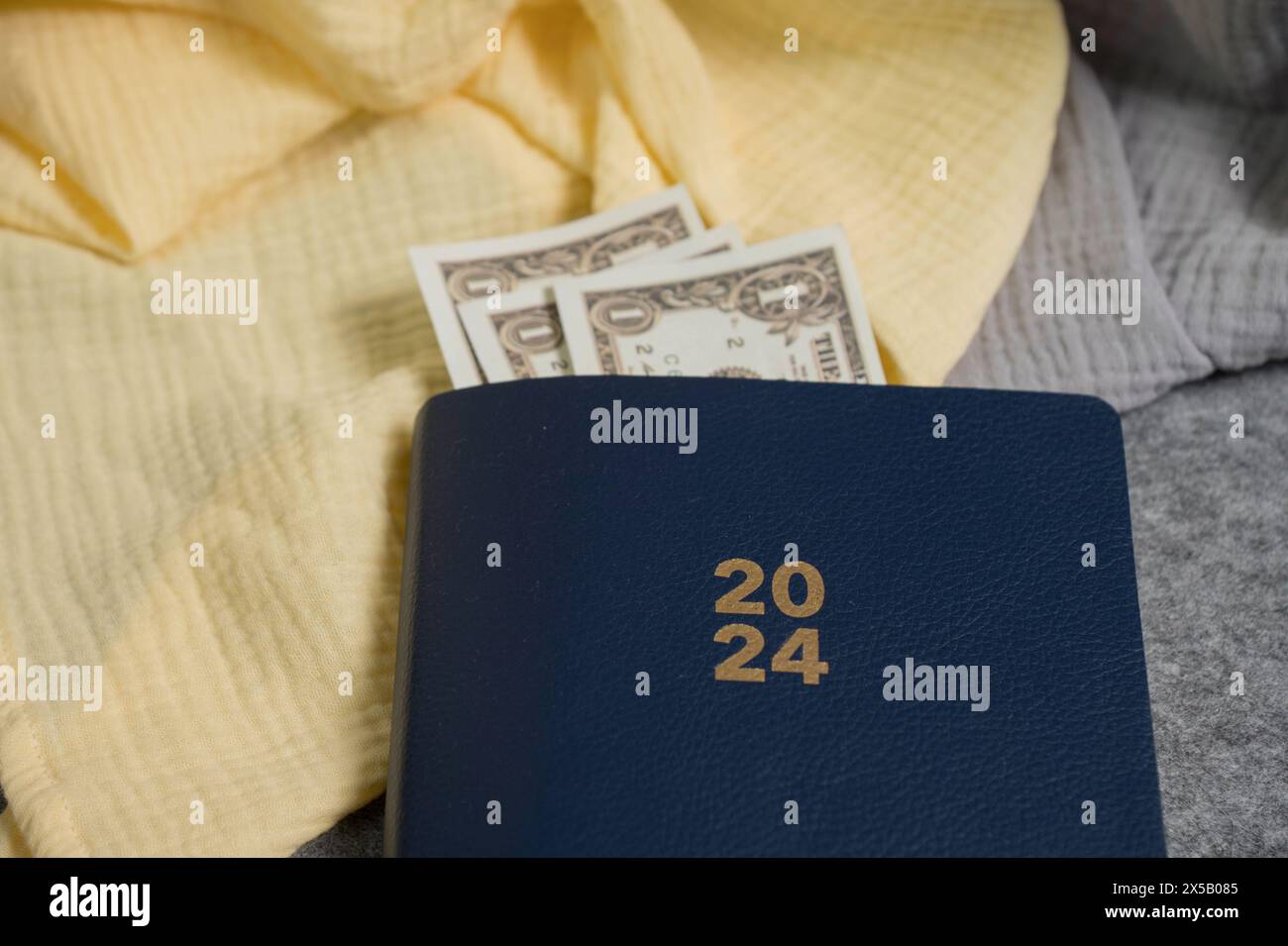 Accountant workplace with copyspace, top view. Money, notebook economy ...