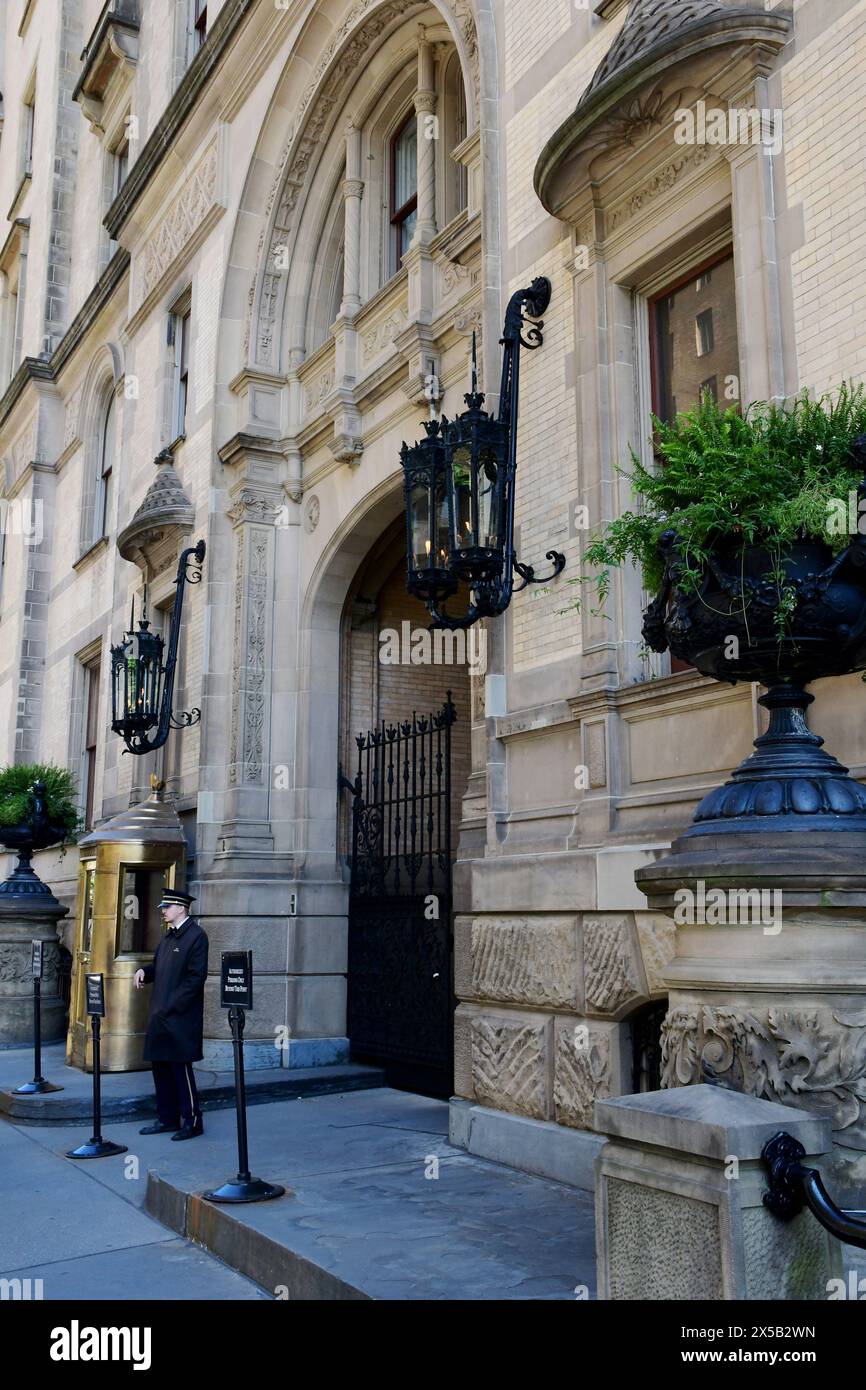 The Dakota, 1 West 72nd Street, Manhattan in New York City, USA Stock ...