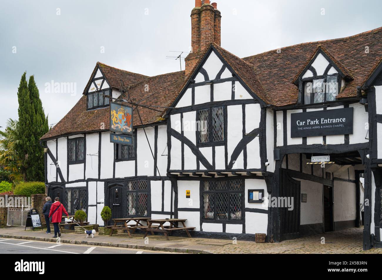 The Kings Arms Hotel, a historic inn dating from the 14th century. High ...