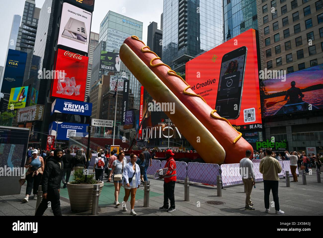A 65 foot animatronic installation titled 'Hot Dog in the City' by ...