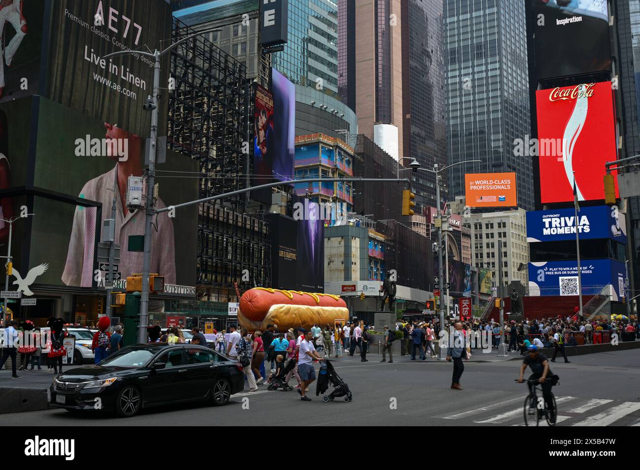 A 65 foot animatronic installation titled 'Hot Dog in the City' by ...
