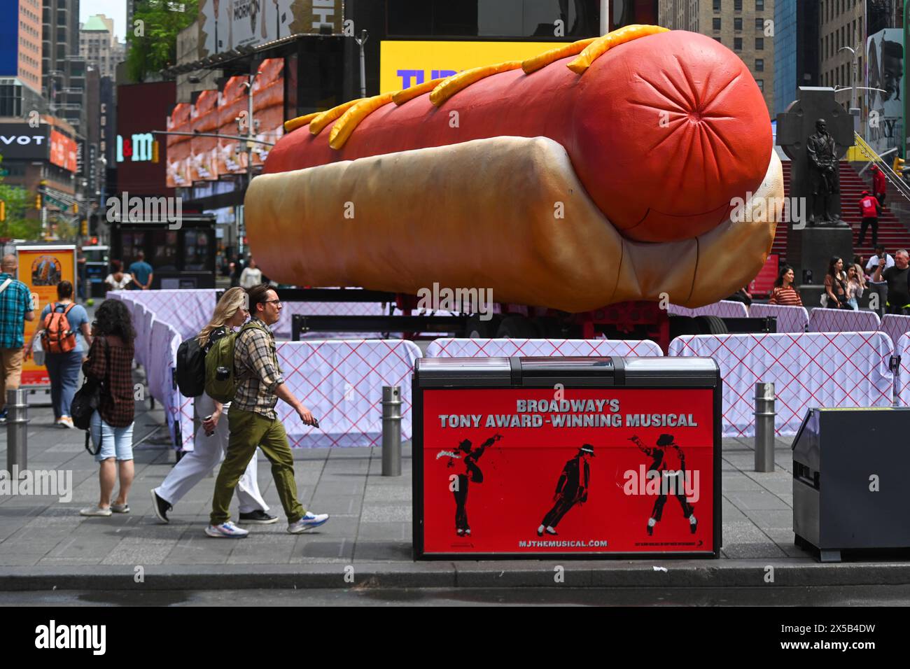 A 65 foot animatronic installation titled 'Hot Dog in the City' by ...