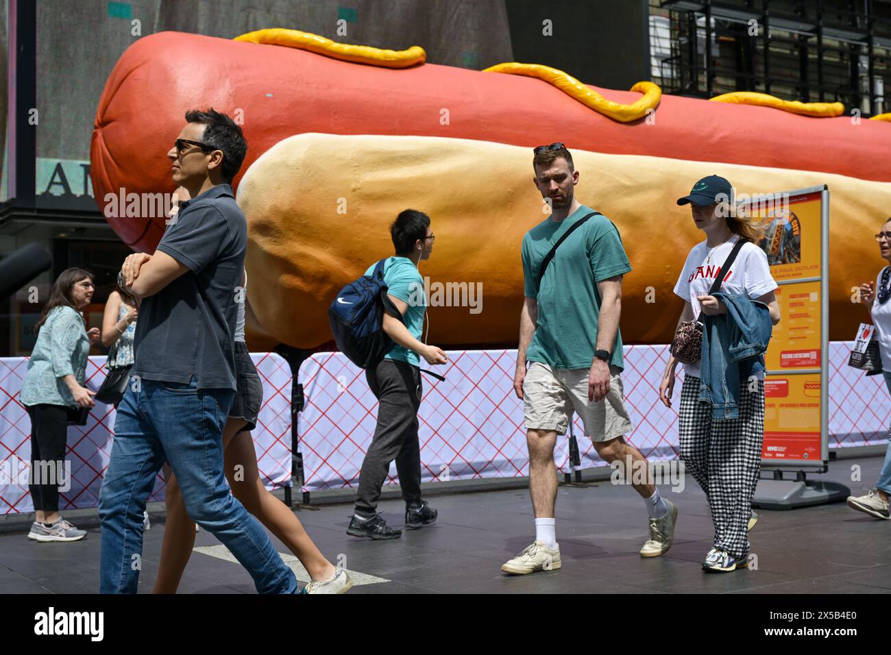 A 65 foot animatronic installation titled 'Hot Dog in the City' by ...