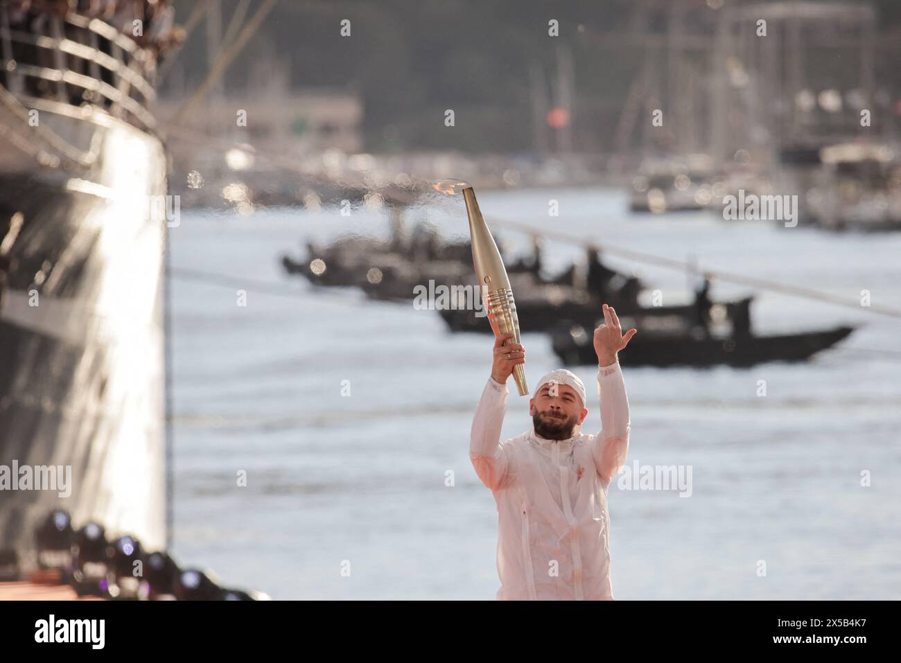 Cauldron of the 2024 olympic torch relay hi-res stock photography and ...