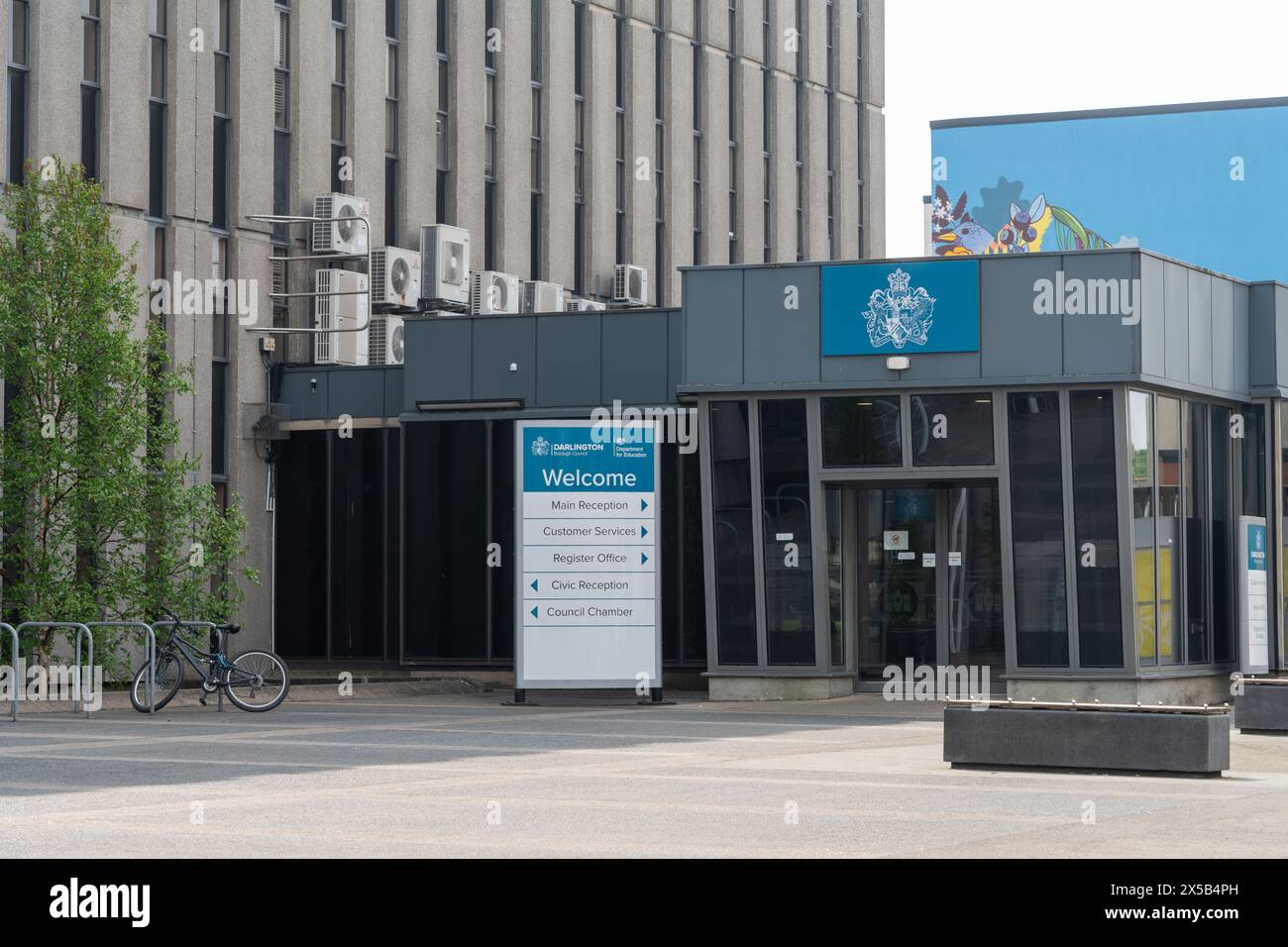 Darlington hall hi-res stock photography and images - Alamy