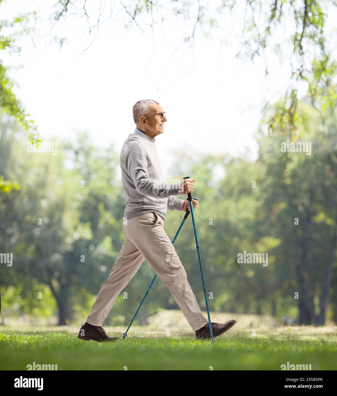 Mature activity hi-res stock photography and images - Alamy