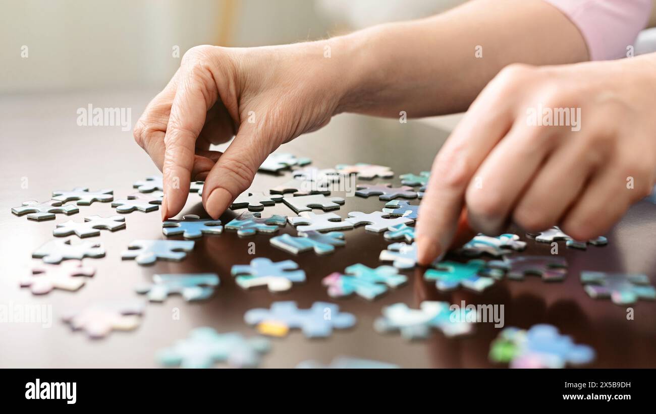 Woman doing jigsaw puzzle hi-res stock photography and images - Alamy