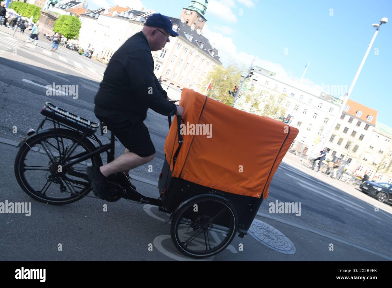 Copenhagen/ Denmark/08 MAY 2024 2024/ Peopson use cargo bicycle in ...