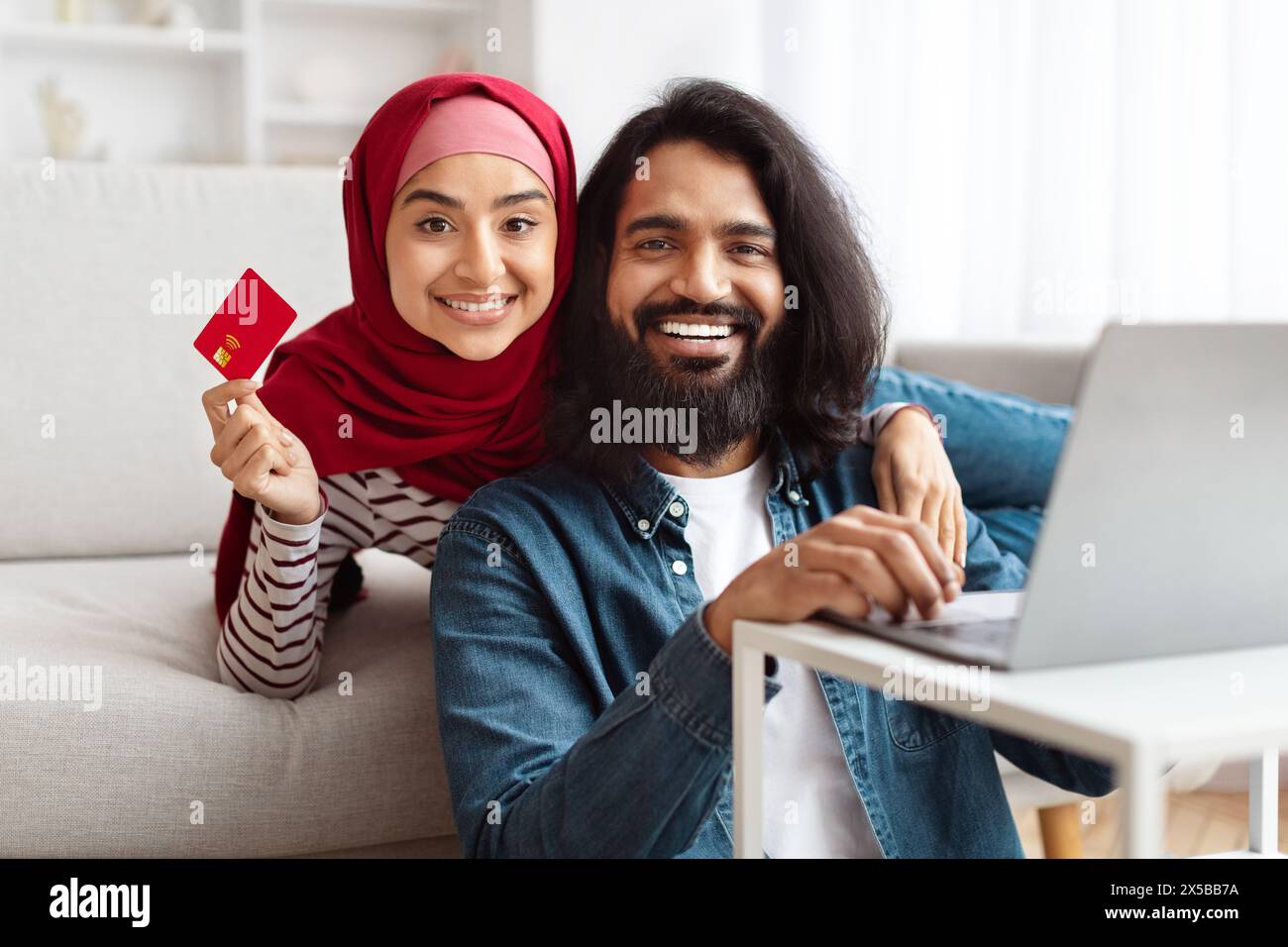 Indian couple making purchase hi-res stock photography and images - Alamy
