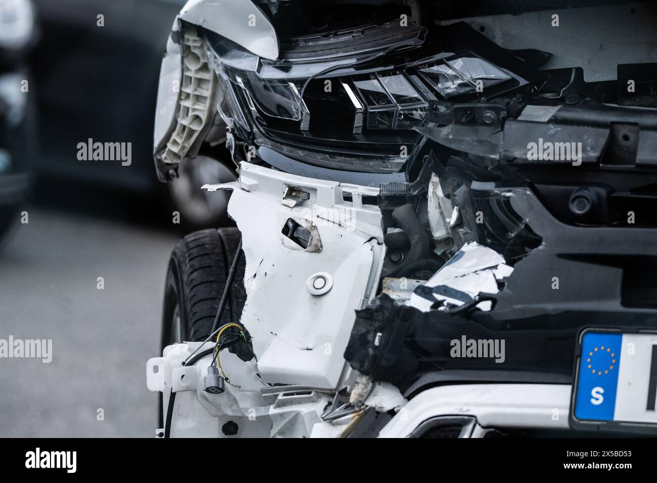 Badly damaged truck hi-res stock photography and images - Alamy