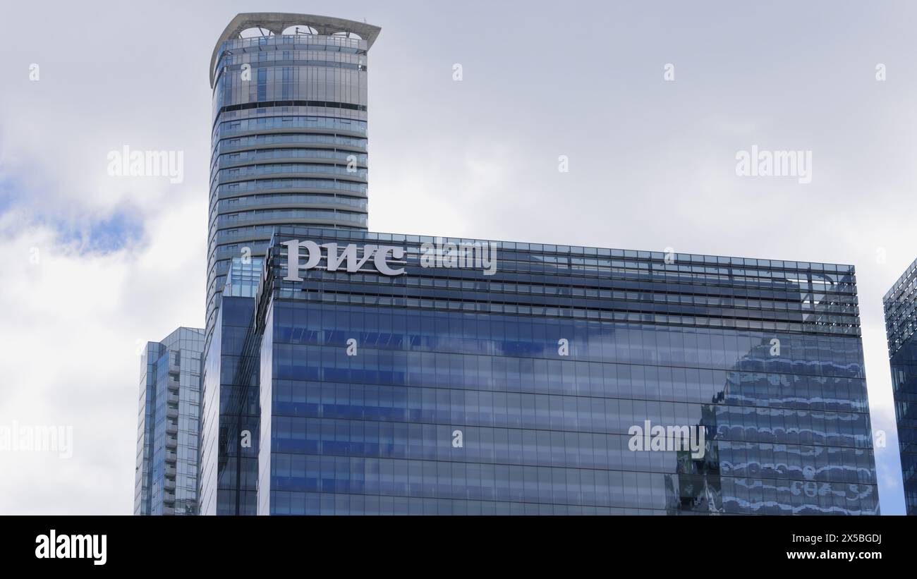 PWC office building in Toronto Canada - TORONTO, CANADA - APRIL 15 ...