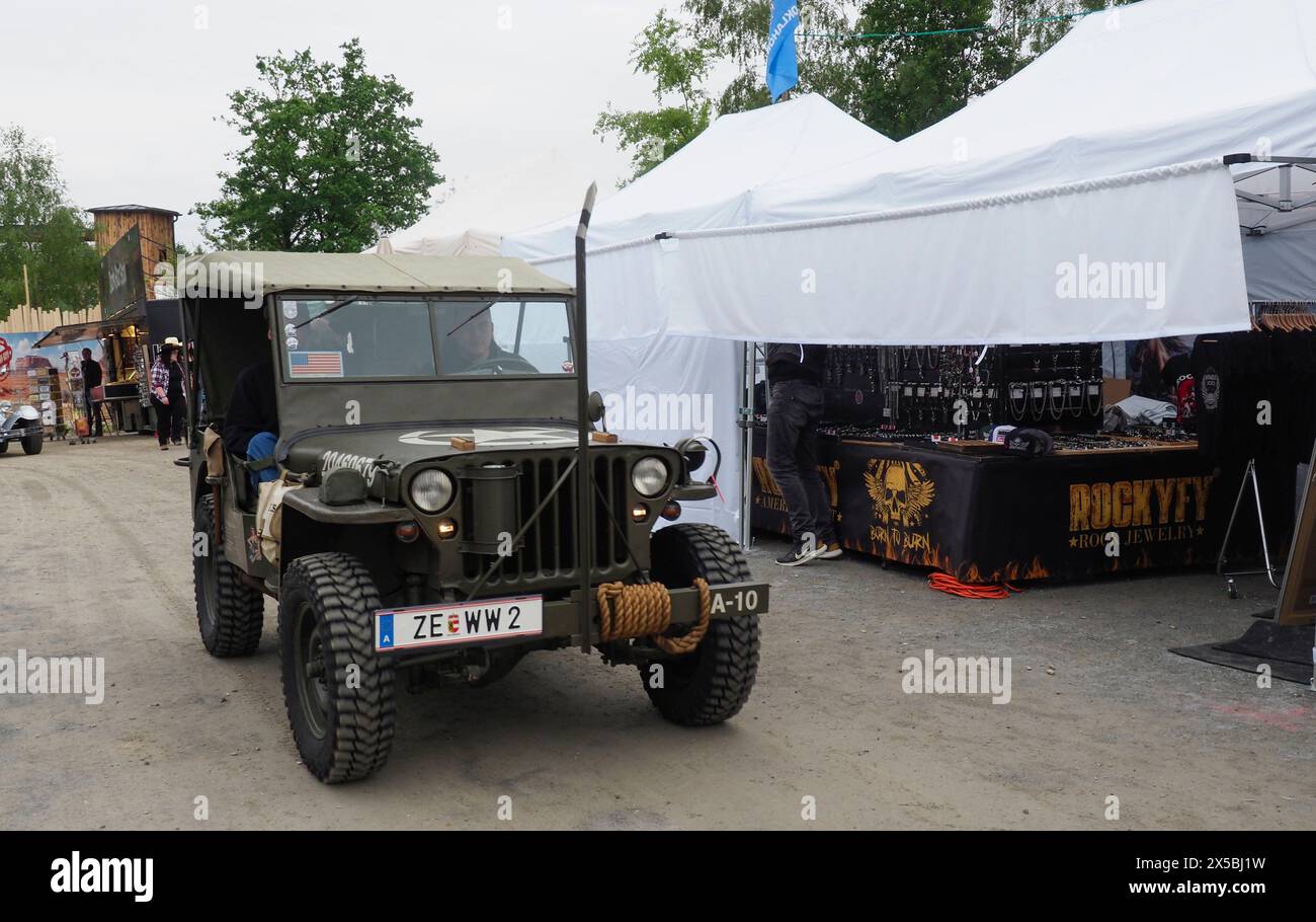 Willys MB (Willys) is an American army off-road vehicle from the Second ...