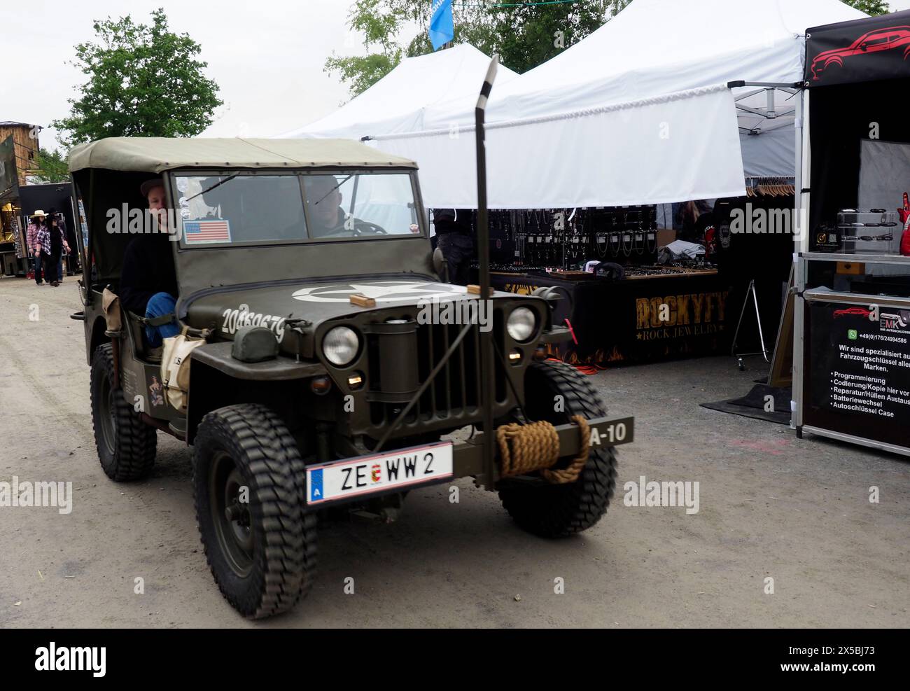 Willys MB (Willys) is an American army off-road vehicle from the Second ...