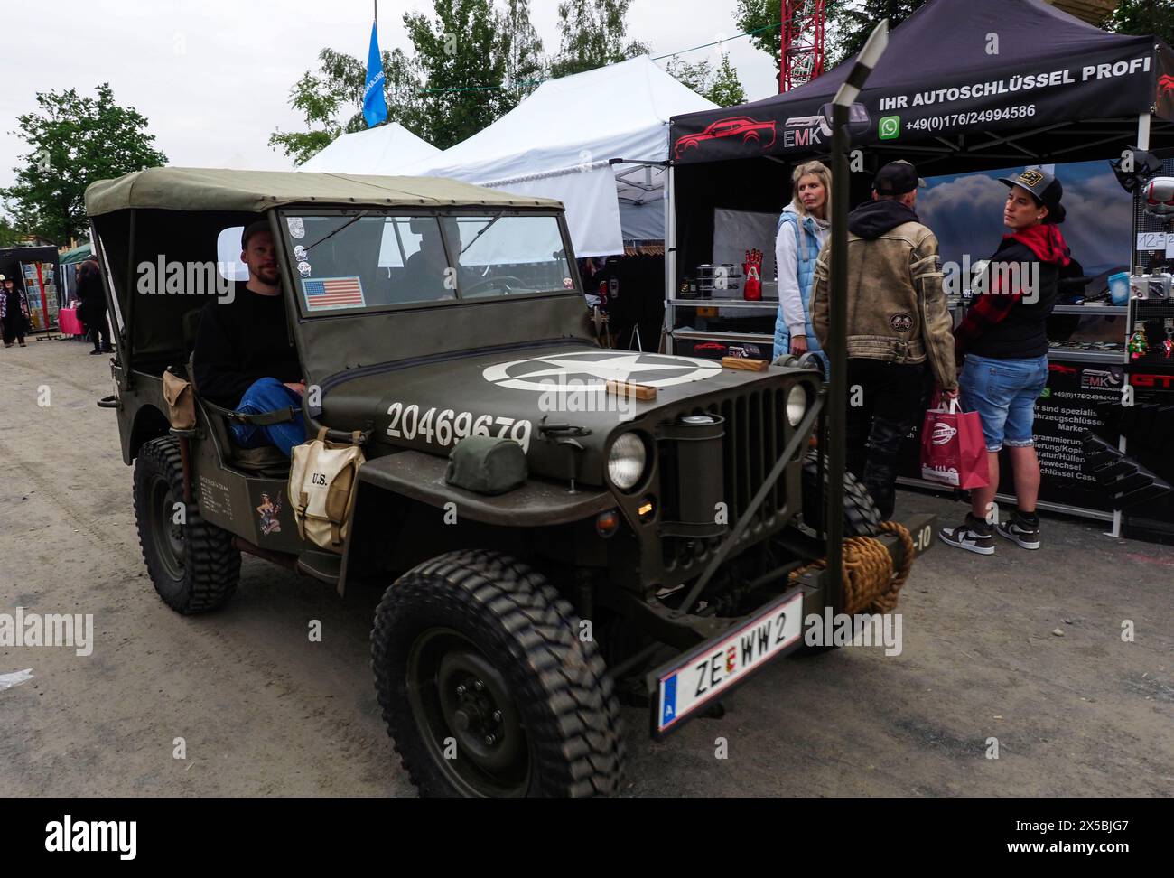 Willys MB (Willys) is an American army off-road vehicle from the Second ...