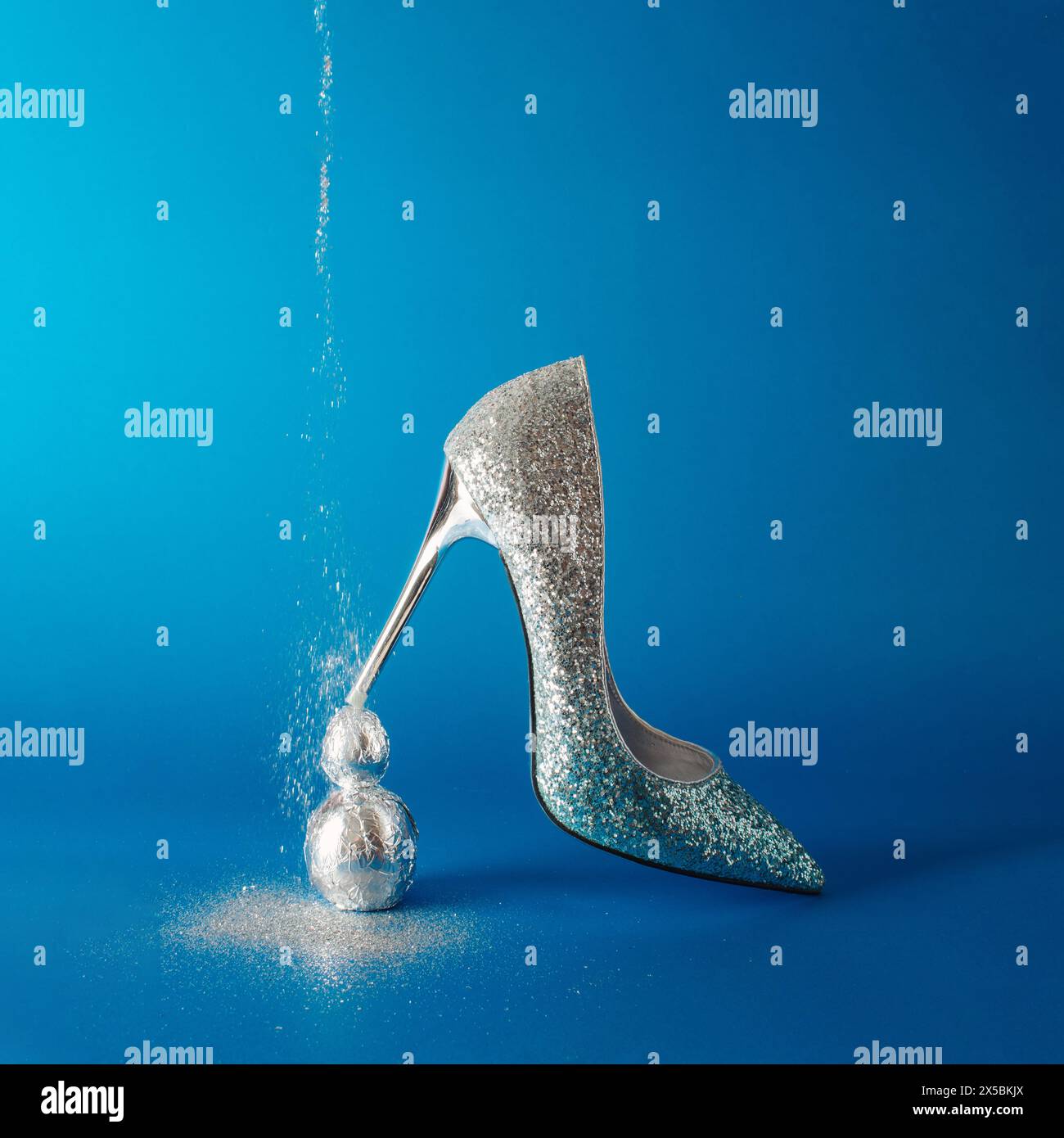 Elegant sequin shoe with high heel, silver eggs and falling sequins ...