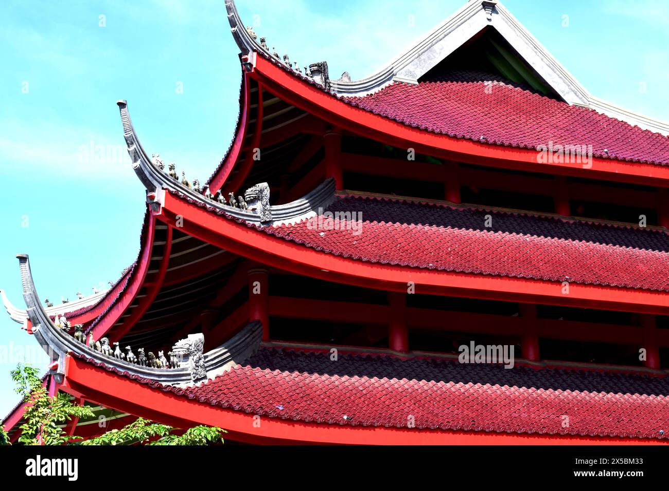 Sam Poo Kong (Cheng Ho) temple in a daytime photo with a beautiful sky ...