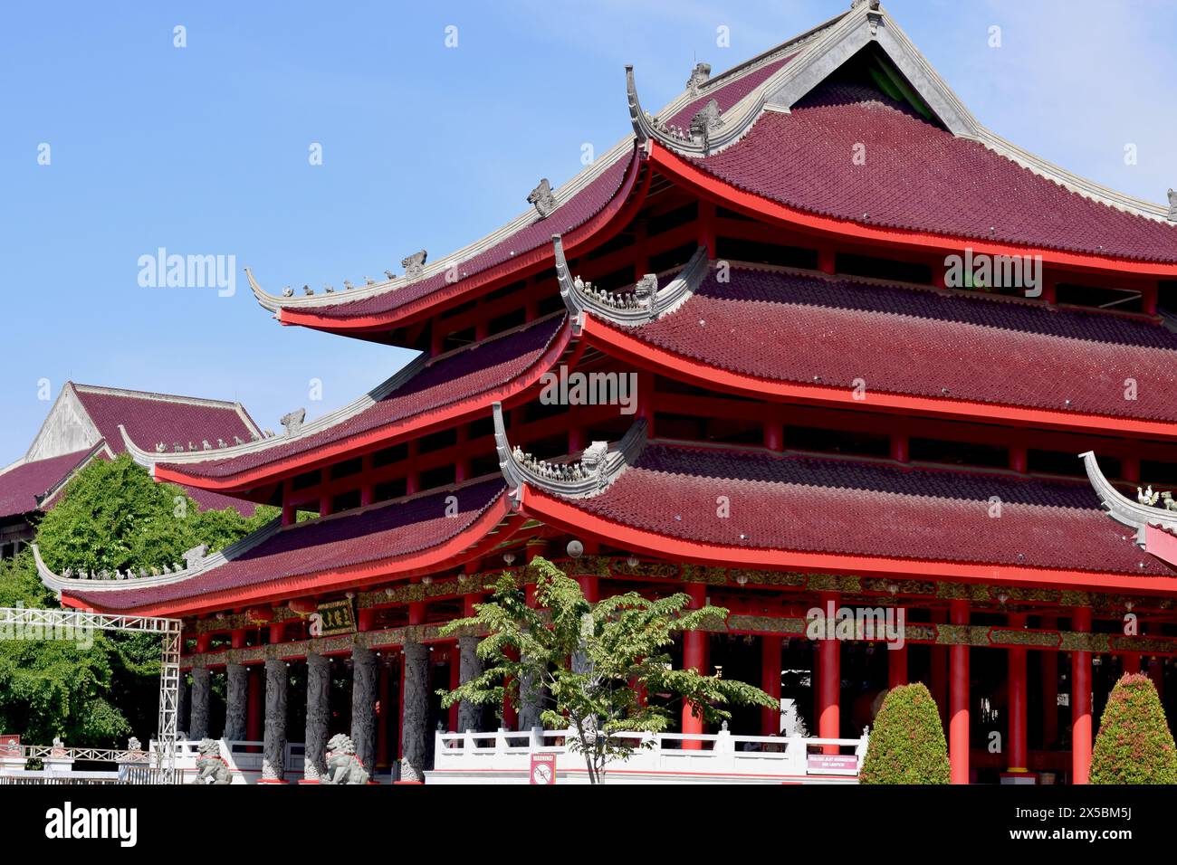 Sam Poo Kong (Cheng Ho) temple in a daytime photo with a beautiful sky ...