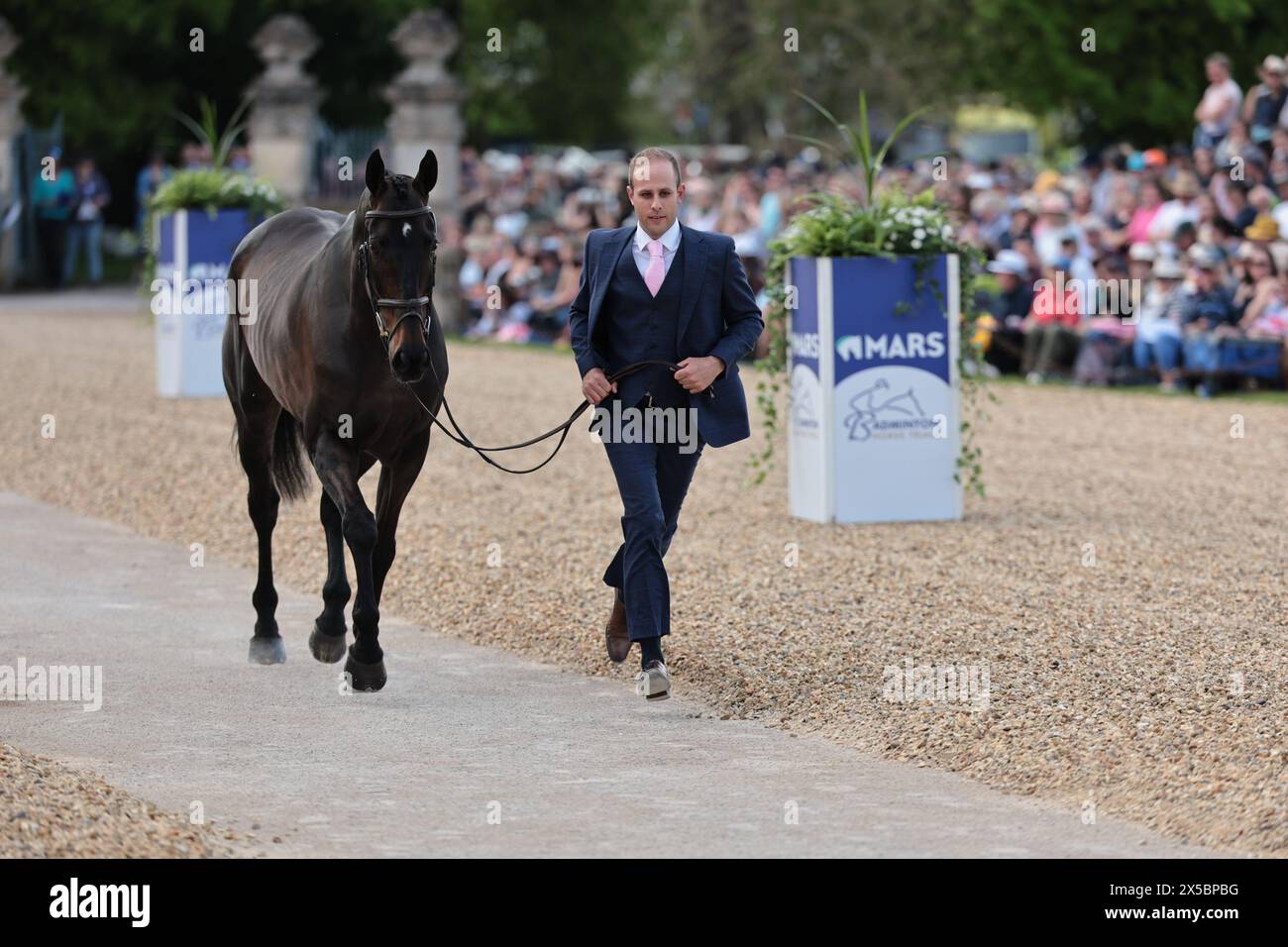 Wills Oakden of Great Britain with Arklow Puissance during the first ...