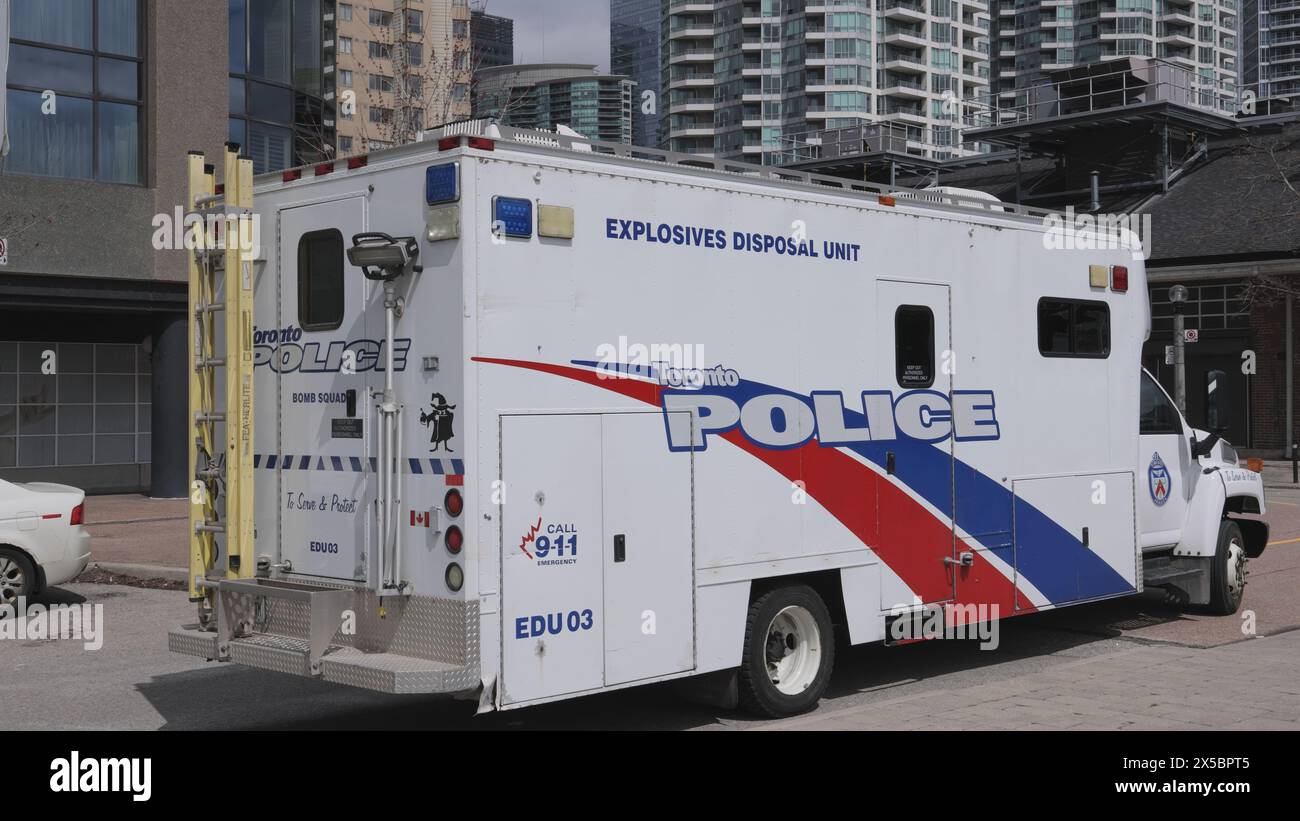 Toronto police bomb squad explosives disposal unit - TORONTO, CANADA ...
