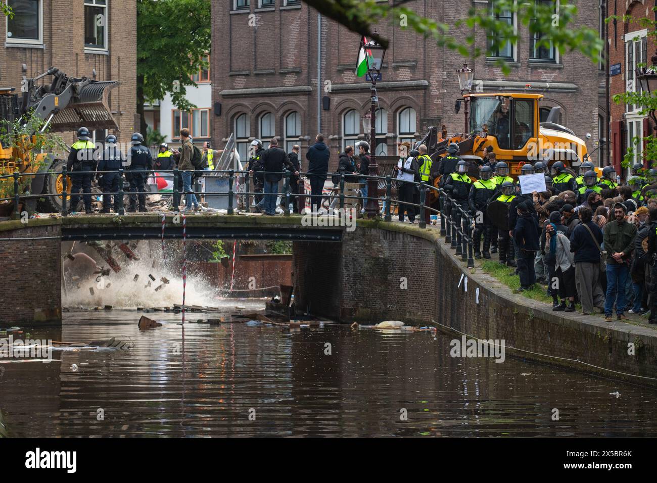 Amsterdam held talks hi-res stock photography and images - Alamy