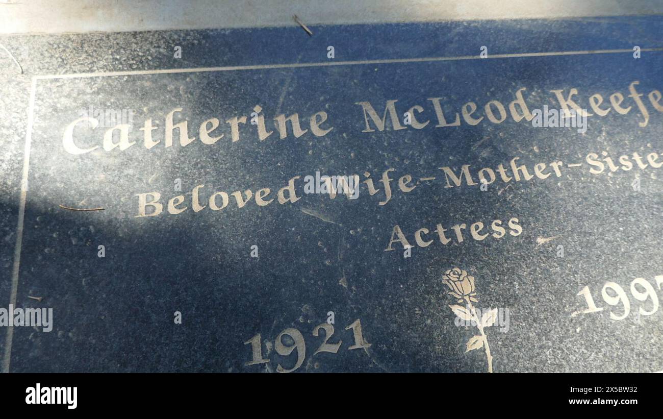 Santa Monica, California, USA 6th May 2024 Actress Catherine McLeod Grave at Woodlawn Cemetery ...