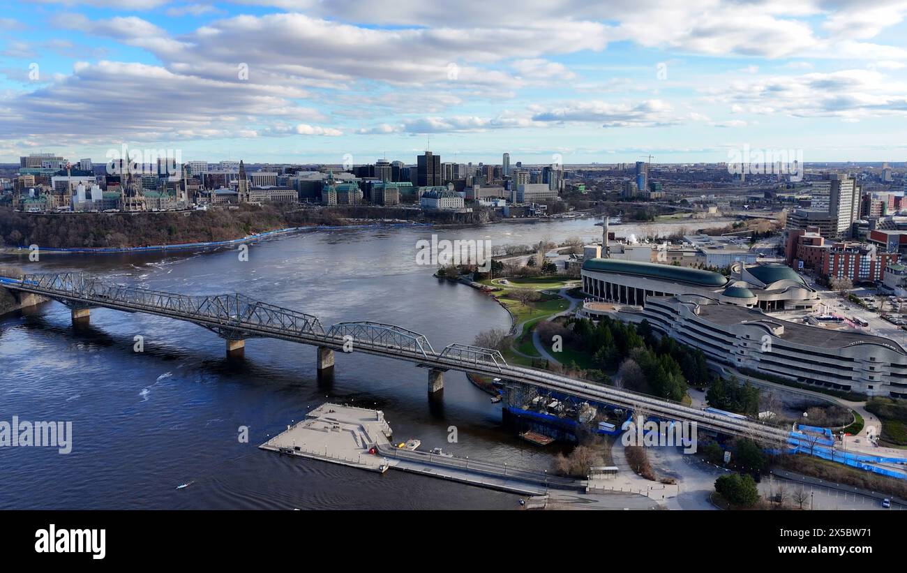 Alexandra bridge ottawa river hi-res stock photography and images - Alamy